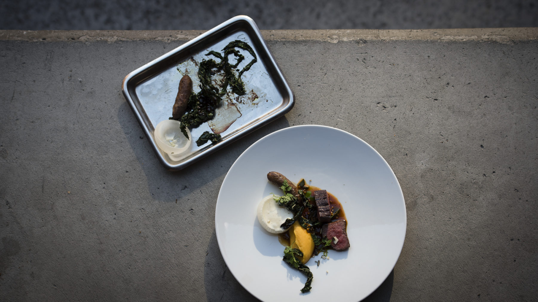 Dovhjort med pumpa, bakad silverlök och svartkål - Recept hos AVEQIA ...